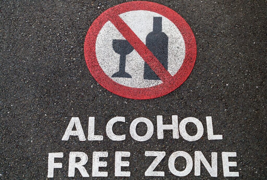 Researchers find alcohol advertising within 500m of half of schools ...