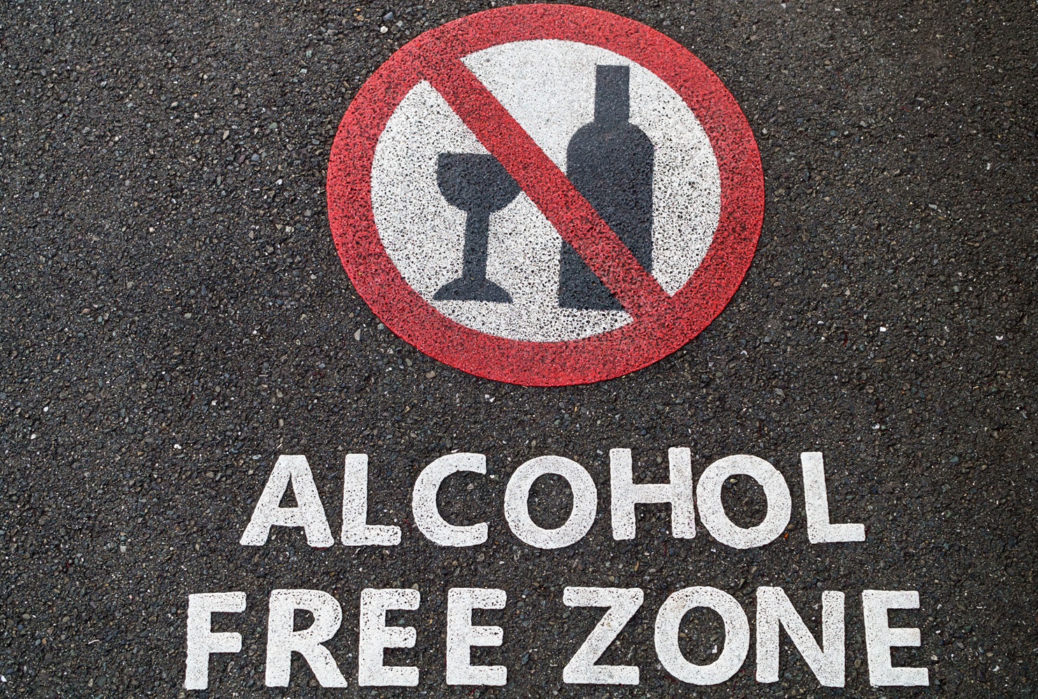 Researchers find alcohol advertising within 500m of half of schools ...